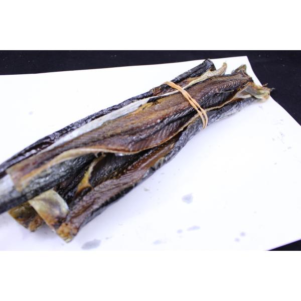 アラスカ産の大型にしんの干物です。米のとぎ汁にひたして戻すとうまく戻ります。12月はおせち料理の昆布巻きの材料として好評頂いてます。 【内容量】　4-6本　一束約112-142ｇ　1ｋｇを七等分しております。【原材料】　にしん【原産地】　ア...