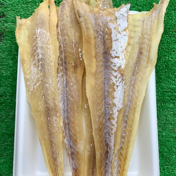 独特な歯ごたえが人気のスキミダラです。塩抜きしてソテー、キムチ漬けなど、塩を抜かずにお茶漬けなど、通好みの味わいです。他カットしてメール便の1つ入、3つ入の送料無料商品があります。他商品と同梱ならこちらの商品がお得です。【内容量】　約250...