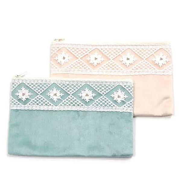 ■デザインコンセプト　しっとりとした光沢がもたらす控えめな存在感■商品について　マチなしのフラットタイプのポーチです。　バッグの中に忍ばせたり通帳や印鑑などの貴重品をバッグに入れる際はもちろん。　ちょっとした小物を入れておいたりとポーチ類の...