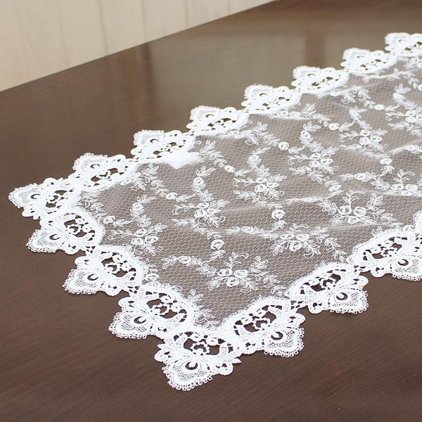 総柄の刺繍をクラシカルなギュピールレースでまとめ、繊細で美しいオールレースのインテリアです。輝きのある繊細なホワイトと、上品な光沢のベージュをご用意いたしました。全体に上品な透け感があり、お使い頂く場所や重ねる下地の色によって変化する表情を...