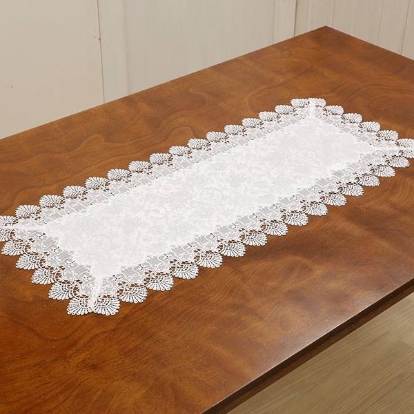 ■デザインコンセプト　上品なギュピールレースが美しいアイテム■商品について　ダイニングテーブルやクロステーブルはもちろんのこと、サイドボードや下駄箱の上など幅広く活躍する人気アイテムです。　様々な用途にお使いいただけるのでご進物、プレゼント...