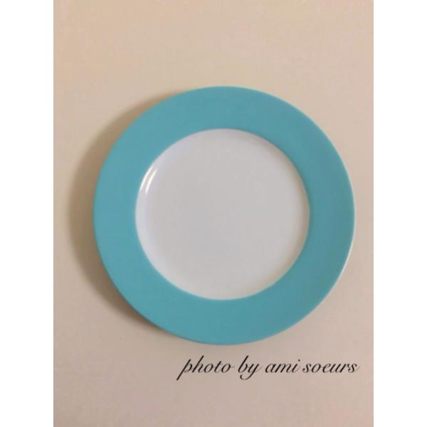 ミントグリーン(ホワイトブルー) の単色転写紙になります。サイズはA4サイズ（260mm x 200mm)になります。転写紙は黄色のカバーコードがかかっているため、黄緑色のように見えますが、焼成すると写真のような色合いになります。