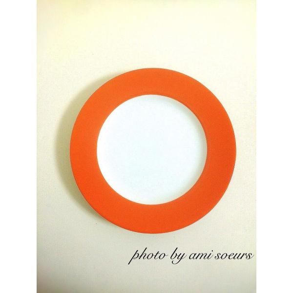 色鮮やかなオレンジの単色転写紙になります。サイズはA4サイズ（260mm x 200mm)になります。