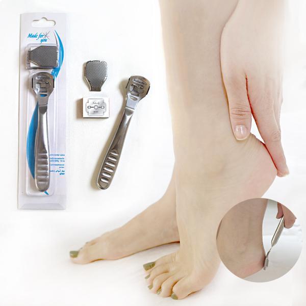 カッターとやすり２種類の角質除去で、お手軽に簡単フットケア！ステンレス製なのでサビに強い！精度・切れ味・強度のある10枚替刃付き！かかと、足の裏のケアに役立つ角質削り・リムーバーセット!また、魚の目やたこなどのカッターとしても使用できます。...