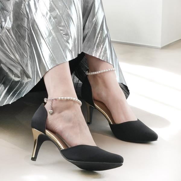 パール調のアンクルストラップを用いた華やかでお洒落なパンプスセパレートデザインが程よい抜け感をプラスしてくれます。どんなコーディネートにも合わせやすく 上品高見え効果!結婚式、謝恩会、卒業式などフォーマルな場所はもちろん日常生活にもOK!。...