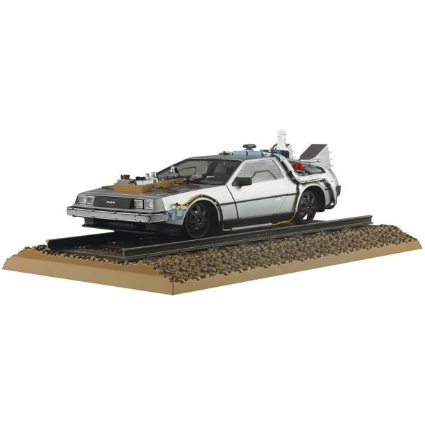 ◆お一人様 3 点まで（本店支店合計）※同一住所より複数件のご注文をいただいた場合、ご注文を取り消しさせていただくことがございます。◆仕様：プラモデル 【スケール】1/24 【サイズ】車体全長：約184mm、線路の展示台を含めた全長：約23...