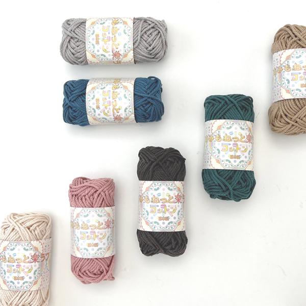 定番のコットン100％！日本製のあみもねっとオリジナル春夏極太毛糸■商品のご案内形状：２５ｇ　３２ｍ素材：綿　１００％使用針目安：棒　針 ８〜９号　　　　　：カギ針 ７/０〜８/０号標準ゲージ：メリヤス編 １７目 ２３段※個人差によってゲー...