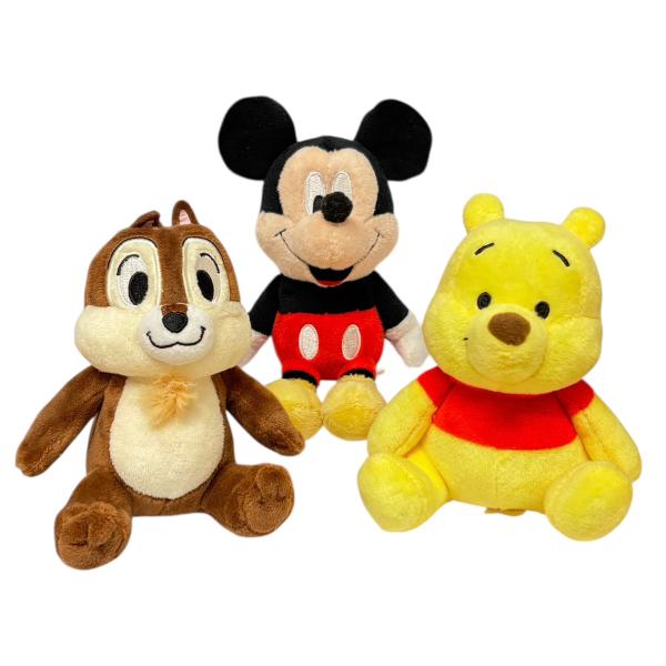 おすわり姿のぬいぐるみキーホルダーです！ディズニー キャラクター キーホルダー＜キャラクター：サイズ（座高※耳込み）＞ミッキー：13mチップ：12cmプーさん：12cm触り心地：程よい柔らかさ自立するので写真が撮りやすい！爆買