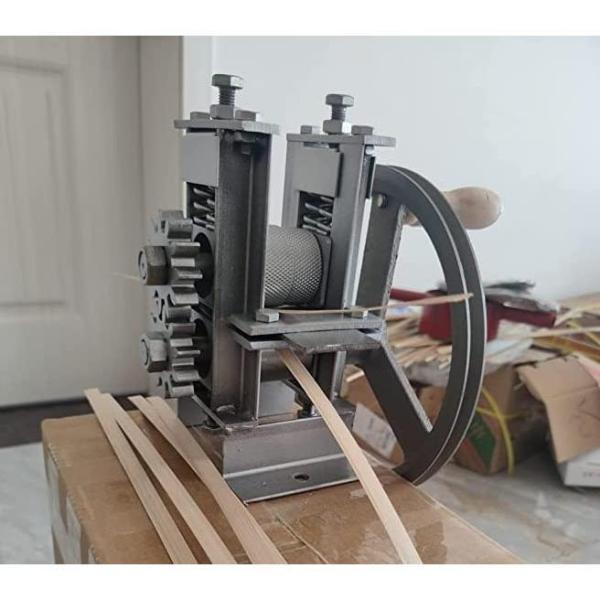 竹割り 竹剥ぎ器 竹剥ぎ機 竹を剥ごう 竹割りから 竹を割る 竹を剥ごう(抱き剥ぎ/足剥ぎ/口剥ぎ供給厚さが1 CM以下の竹条、幅が1.5 CM竹の出料の厚さは0.4 mm-3 mmまで調整できます竹の頭は平らにしなければ機械に入ることができない