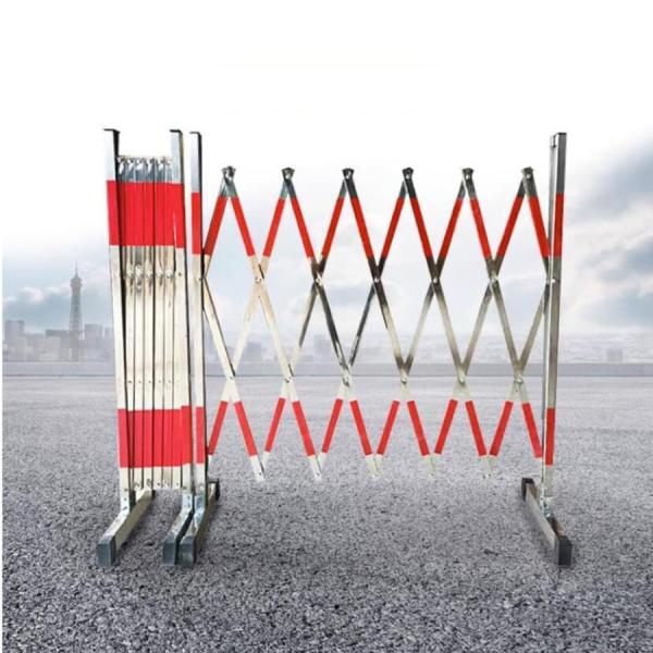 【高品質素材】拡張可能な道路バリアは強いステンレス鋼で作られており、色あせや錆びがなく、耐衝撃性、耐傷性、耐紫外線性があり、熱い日光や湿度の高い天候でも長時間使用することが可能です。【安全警告】移動式安全バリアゲートは警告の役割を果たすこと...