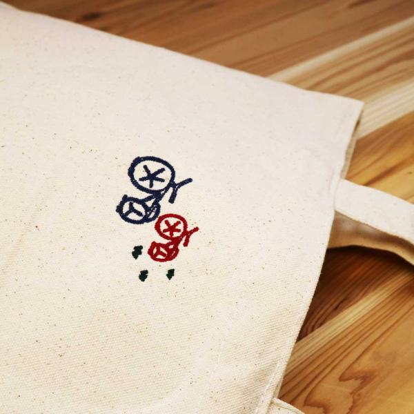 表にオリジナル刺繍　裏にはシルクプリントのパッチデザインが縫われた手作りの逸品。鎌倉ジオグラフィック人気のデザイントート　可愛い自転車の刺繍とシルクプリントの手作りトートバッグ素材　　　　　　コットン　100%サイズ　　　　　350 x 3...