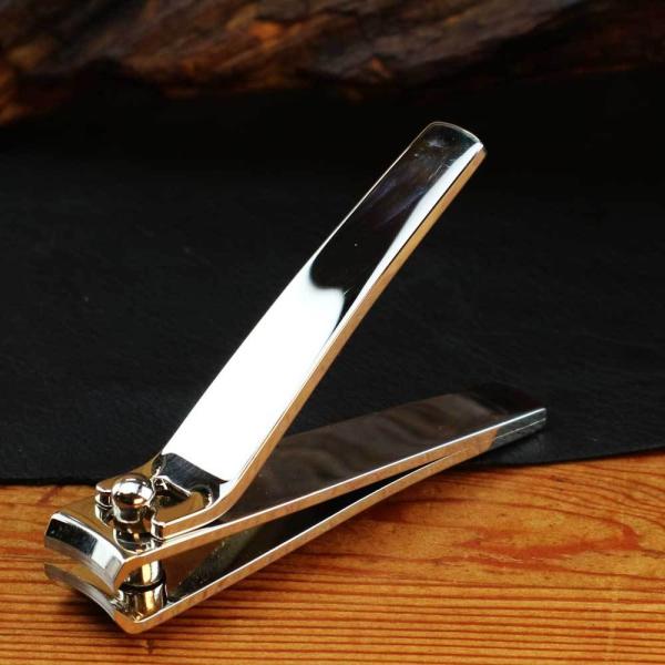 一生使える優れもの ネールケアにもしっかりと目を向ける時代がやってきています。良いものは世代を超えて。一家に一本ちゃんとしたものを備えておきたい。爪切りの原点、　指の先に合わせた大きさです。そして柔軟なステンレスならではの切れ味もお楽しみ頂...