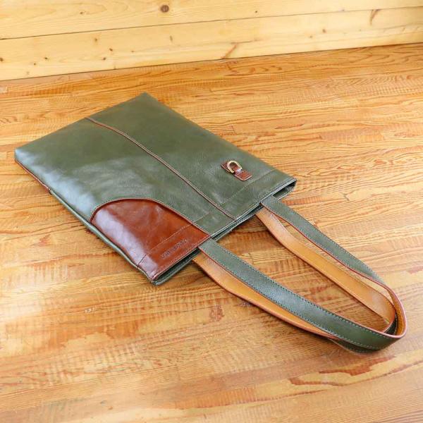 ペニッシュミントユーザーから大変多くのリクエストを頂いてできあがりました「トートバッグ」。多くの荷物を持ち運ぶのではなく薄型のPC タブレットなどを軽快に持ち運ぶことを目的にした薄型革トートバッグ。誰にもにない誰も真似ないペニッシュミント独...