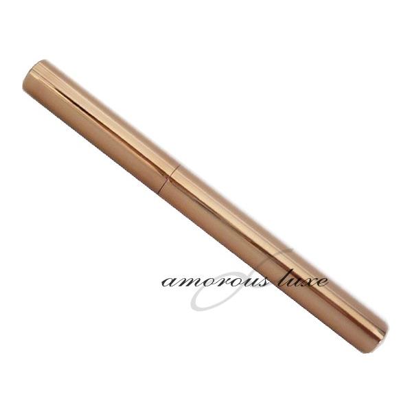 ●コスメポーチやポケットに入る携帯に便利なスティック型アトマイザー（香水詰め替え容器）シンプルながらに洗練された印象が魅力。●肌に塗る感覚で香水をつける人気のロールオンタイプ。スプレータイプのアトマイザーに比べ、噴射しないので香水が広がらず...