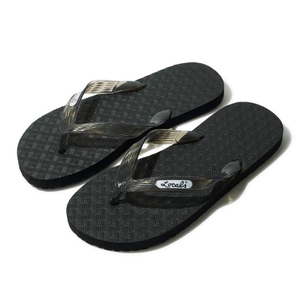 LOCALS (ローカルズ) / ハワイでは一番のシェア率を誇るオーソドックスなサンダル。ハワイのお土産屋ではポピュラーなアイテムとしてハワイローカル達に広く愛されているデザインです。硬めのソールと程よい柔らかさの鼻緒は、履き心地も抜群です。