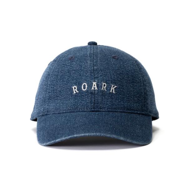 ROARK (ロアーク)ROARKのMEDIEVALロゴを刺繍した6パネルキャップ。デニム生地を採用し、洗い加工を施すことでビンテージな風合いに仕上げています。アジャスターはレザーベルト仕様。内側スウェットバンドには接触冷感機能のCOOLM...
