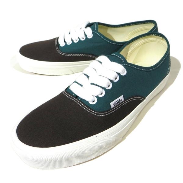 VANS (バンズ)このシューズがすべての始まり。かつてスタイル 44と呼ばれた、VANS初めてのシューズであるオーセンティックは、1966年の誕生以来、耐久性のあるキャンバスのアッパーとワッフルパターンのアウトソールで一躍人気となり、クリ...