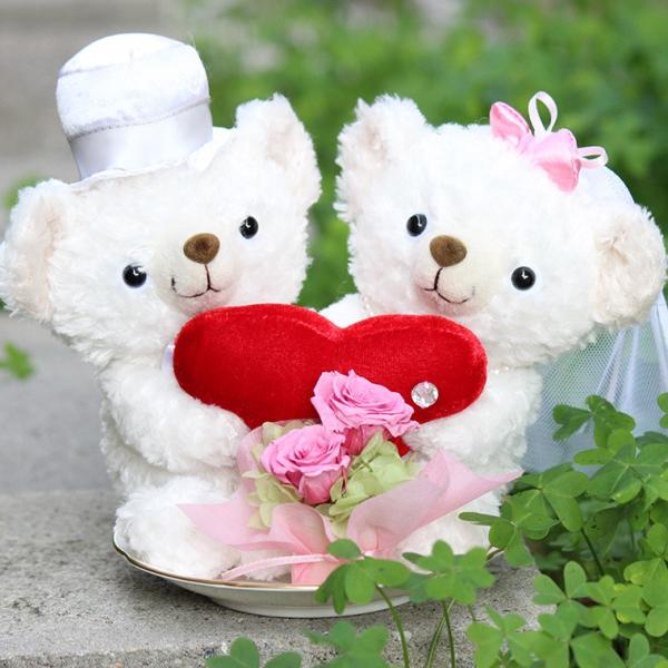 結婚式のぬいぐるみ電報として、ウエディングベアを贈りませんか？かわいいキュートなウエディングテディに、無料メッセージカードを添えて、祝電としてみてはいかがでしょうか？このセットは、プリザーブドフラワーのミニブーケ付です。かわいいウエディング...