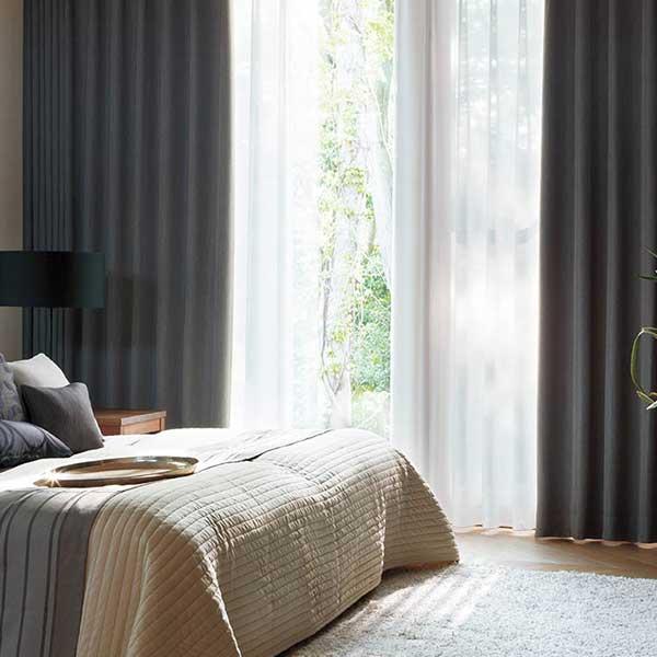 【商品名】川島織物セルコン FELTA フェルタ遮光 FT6570〜6575【サイズ】カーテンを1cm単位でオーダーできます。幅は、レール幅からゆとり分の1.05をかけてください。丈は、カーテンの総丈をお知らせ下さい。掃出し窓は、床に当たら...