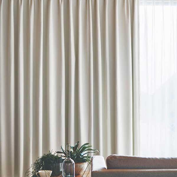 【商品名】川島織物セルコン FELTA フェルタ遮光 FT6576〜6577【サイズ】カーテンを1cm単位でオーダーできます。幅は、レール幅からゆとり分の1.05をかけてください。丈は、カーテンの総丈をお知らせ下さい。掃出し窓は、床に当たら...