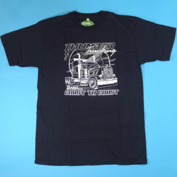 THUNDER Trucking S/S Teeカラー　：　Ｂｌａｃｋ（黒）構成　　：　Ｐｕｒｅ　Ｃｏｔｔｏｎ（綿　１００％）サイズ　：　Ｓサイズ　　　　　　身幅・４５．０ｃｍ　　　　　　着丈・６３．０ｃｍ　　　　　　Ｍサイズ　　　　　　身...
