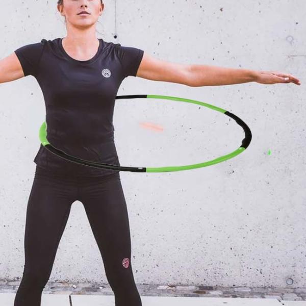 SPECカラー：グリーンサイズ：組立後：直径約100cmウェイト：約1.2kg素材：プラスチック名称：TOOLZ Hula Hoop 1,2kg原産国：-仕様：組立式のフラフープ。腰で回すだけでなくさまざまなフィットネス、トレーニングに利用...