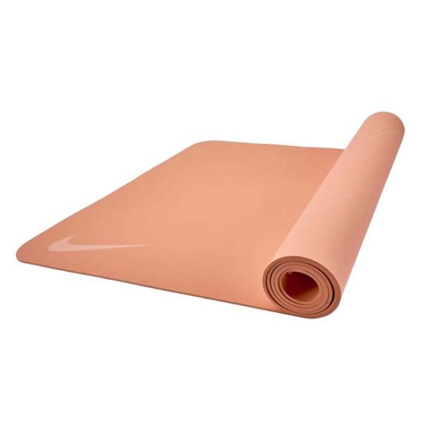 SPECカラー：アプリコットアゲイト×ウオッシュドコーラル(809)サイズ：約66×180cm厚さ：約4mm素材：TPE0%、RAW PE20%名称：Nike Reversible Mat Yoga原産国/製造国：台湾仕様・特徴：マットの上...