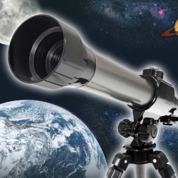 SPECカラー：ブラックサイズ：組立時：約W41×D28.5×H39cm／パッケージサイズ：約W43×D8×H22cmウェイト：セット合計：約330g／パッケージ込み：約560g素材：本体：ABS／三脚台：PS対象年齢：12歳以上セット内容...