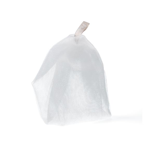 泡の力を最大限に引き出すオリジナル泡立てネット大きめサイズの細やかなメッシュネットにより、ホイップクリームのような濃密泡に。キメ細かい泡でお肌をしっかり包み込み、毛穴の汚れ、黒ずみがすっきり。洗顔料によるスキンケア効果をサポートするオリジナ...