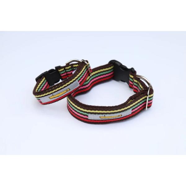 コットンのように柔らかく、水に濡れても乾きが早いアクリル100%素材です。Georgeの定番のスティック柄のタグは、車やオートバイのライトに反射します。アジャスタブルタイプなのでサイズ調節もわんちゃんの首周りに合わせやすく、バックルはカチッ...