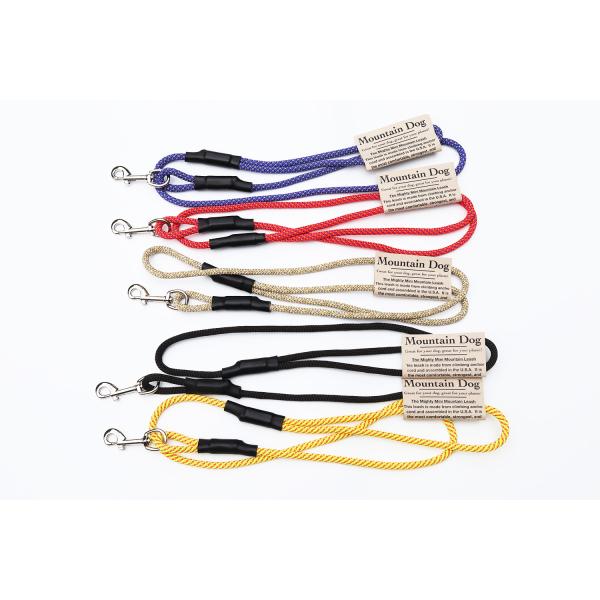 マウンテンドッグの小型犬用のクリップタイプのリードです。ロープの太さは、小型犬用は7mmです。長さは120cmになります。引っ張りの強い子にもおすすめです。丸紐が扱い易く使うたびに手に馴染んで柔らかくなるため、オリジナルの１本になります。M...