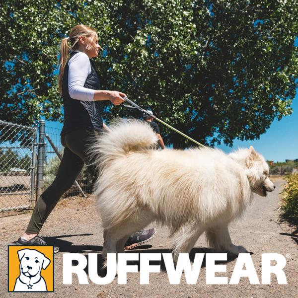 強力な接続：3つの動作の自動ロック式カラビナで強力かつ安全にリーシュと接続する反射性：強くてしなやかな、反射性のあるカーンマントルロープ短い長さ：76 cm の長さで犬を近くに付き添わせたり、ダブルトラックカプラー（別売り）と併用できます。...