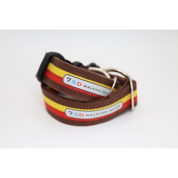 コットンのように柔らかく、水に濡れても乾きが早いアクリル100%素材です。「7SD WALKING GEAR」のタグは、車やオートバイのライトに反射します。アジャスタブルタイプなのでサイズ調節もわんちゃんの首周りに合わせやすく、バックルはカ...