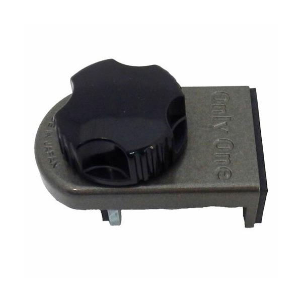 防犯グッズ 窓のカギ(鍵)ウィンドロックZERO（ゼロ）は二重安全装置付サッシ用補助錠です。取付けた後、黒いカギをはずすと開錠がしにくく、お出かけ時には安心です。カギはABS樹脂製で大きく回しやすくなっています。枠・下枠兼用ですので、上・下...