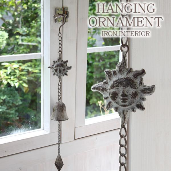 玄関のドアに掛けて、ドアベルとして...室内の壁に掛けて、インテリアアイテムとしてお楽しみいただけます。店舗でのディスプレイにもおすすめ！ハンドメイドで作られているので、一つ一つ味があるのも魅力的です。■サイズ（cm）：幅8x奥行6×高さ5...