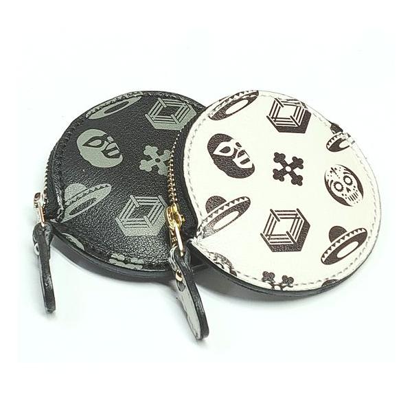 ■本体：95mm×95mm■素材：牛革●アンドミートオリジナル『マスクマン総柄』仕様のコインケースです。●ZIP開閉式で使い勝手も良くコンパクト。●プレゼントにも最適でオススメです♪※【...andMeat.】アンドミート製品は全てハンドメ...
