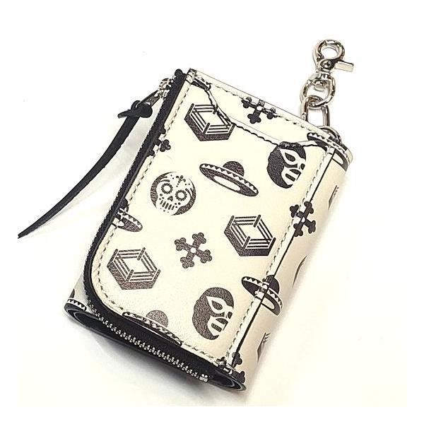 ■サイズ：　約104mm×75mm×20mm■素材：牛革 ●キーケースにコインケース/札入れが付いたミニ財布です。●外は当店オリジナルのマスクマン総柄本革。中身は使うほどに味がでるヌメ革。●キーホルダーパーツは6本タイプをチョイス。●カード...