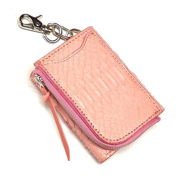 ■サイズ：　約104mm×75mm×20mm■素材：牛革 蛇革●キーケースにコインケース/札入れが付いたミニ財布です。●外はパイソン革。中身は使うほどに味がでるヌメ革。●キーホルダーパーツは6本タイプをチョイス。●カード入れも付いてちょっと...