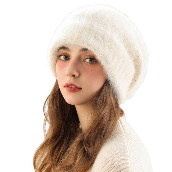 【発売日：2026年04月24日】【男女兼用】シンプルなデザインで男性も女性も着用可能！カップルコーデにも推奨??【ファーニット帽 冬コーデ必須】かわいいが特徴のフェイクファーニット帽です。ふわふわ素材が頭全体をぬくぬく包み、襟足までカバー...