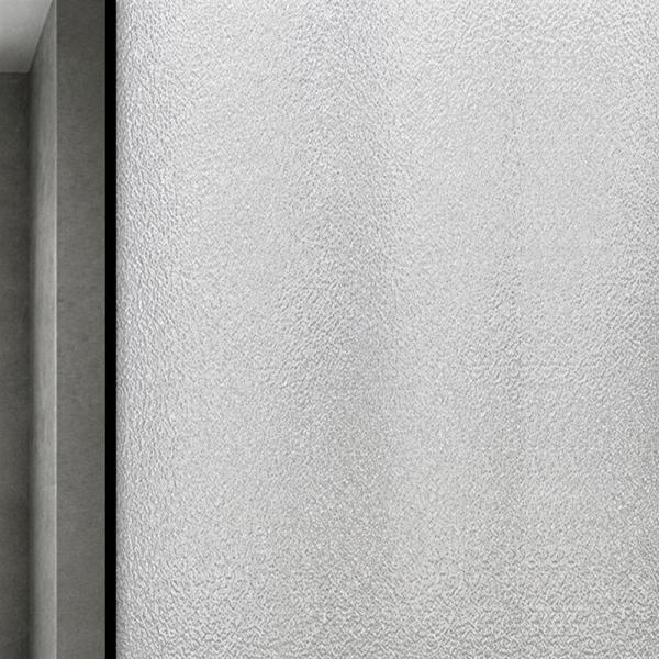 【発売日：2026年07月16日】外からの視線を遮る目隠しシートとして、浴室や寝室、オフィスでの使用に最適です。しっかりプライバシーを守りつつも、室内を暗くしないため、この窓用フィルム 防犯はお部屋の開放感を保ちます。防犯対策としても優れて...