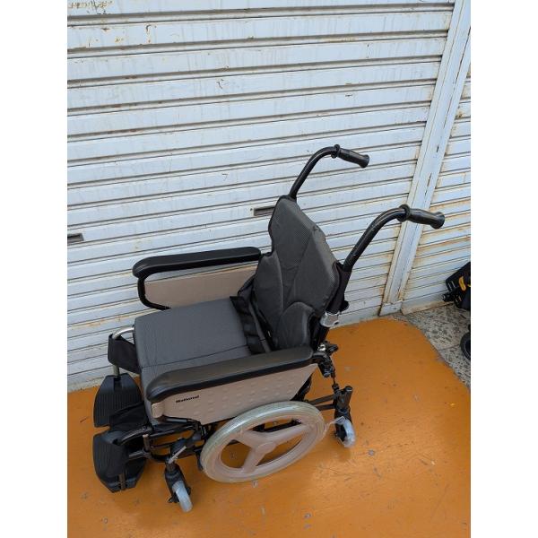 ○外装サイズ:高さ885mm×幅515mm×奥行925mm ○重量:13.8kg ○全幅:58cm〜92.5cm ○折り畳み時:26×71×63.5cm ○座幅:40cm ○前座高:35cm ○発売元:ナショナル(パナソニック) 本商品はワ...