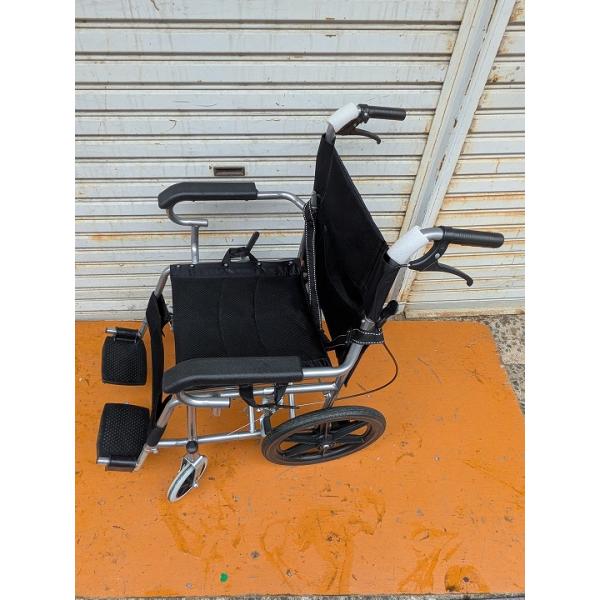 車体サイズ：長103CM×幅68CM×高90CM、 折り畳みサイズ：長90CM×幅28CM×高89CM。 座面幅：幅45CM（シート幅はおよそ42?）×42CM、座高：50cm、 車体重量：14kg、耐荷重：100kg 商品は写真にてご確認...