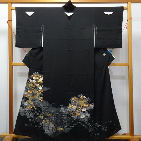 未使用保管品です。サイズ：丈約154×裄約63×袖丈約49×後身幅約30×前身幅約24.5　（ｃｍ） 素材：正絹比翼付きです。状態は良いと思われます。アンティークや中古品のため多少の擦れ、色あせ、あく、臭い、薄汚れ等経年の痛みなどございます...