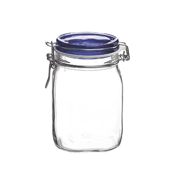 ヴィンテージなデザインで、ジャムや乾物を保存したり、インテリアとしてや小物を入れたりするのにも最適です。鮮やかなブルーのキャップでオリジナリティ溢れるモデルです。※耐熱ガラスではありません※電子レンジ、直火不可容量：1000mlサイズ：H1...