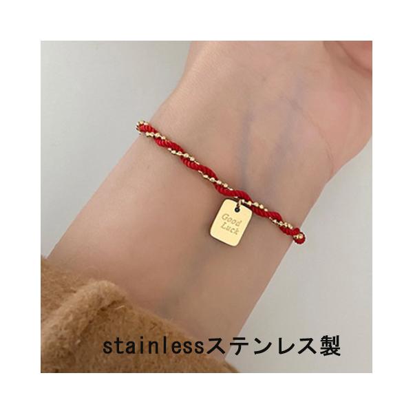 ワンポイントの長方形金色プレートGoodLuck刻印チャームが印象的なブレスレットです。カジュアルファッション用、どんな装いにも、合わせやすい可愛いデザイン！【サイズ】全体の長さ約21cm/アジャスター部分5.5cm【カラー】イエローゴール...