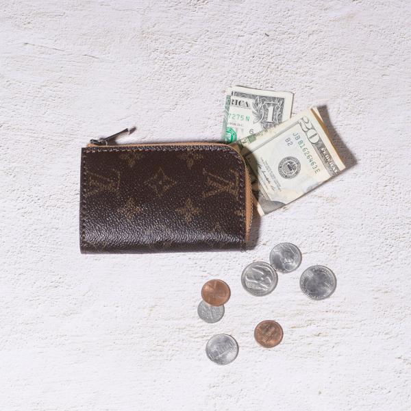 高級車のクラシックレザーを使って日本製であなただけの革小物アイテムをリメイクするNEW ANTIQUE JAPANスタッフが手掛ける！！　NEW ANTIQUE（ニューアンティーク）はダメージジーンズやクラシックカー等と同じ様に「アンティー...