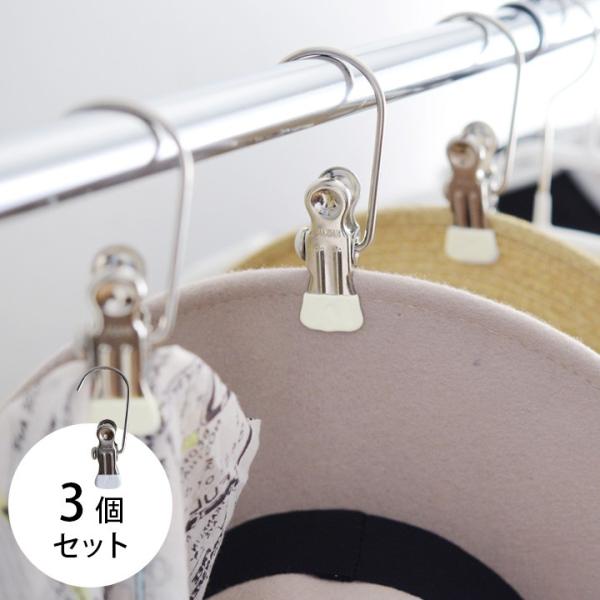 手袋やマフラーなど小物を片付けるのに便利なモノクリップです。クローゼット以外でも、お部屋のちょっとしたスペースを収納場所に活用できますよ。