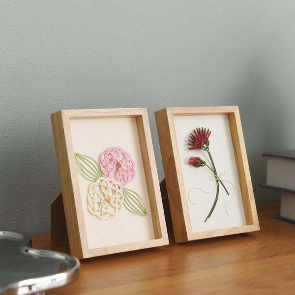 水引ブランド「hare」から届いた、母の日のフレーム。カーネーションや紫陽花が水引で結ばれた、感謝の想いが伝わる贈り物。好きな場所に飾っていただける一品です。