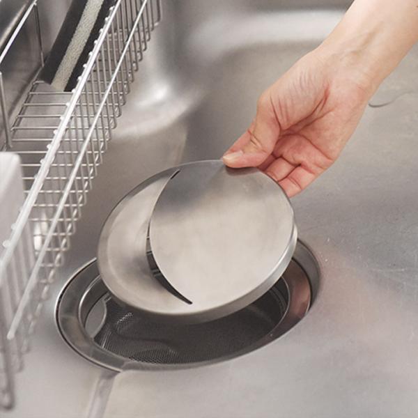 銅イオンの抗菌効果で、ヌメリとおさらばできる排水溝カバーが登場。銅配合のステンレス素材である「抗菌ステンレス」で作られていて、ヌメリを防ぎ、丈夫でサビにくいという特徴も。