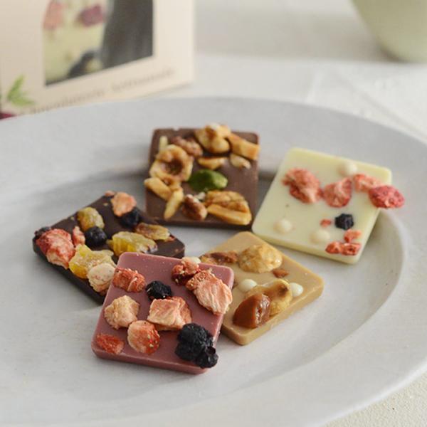 パリのサロン・ドゥ・ショコラで受賞歴多数のショコラティエが手掛けるアソートボックス。国際的に認められたチョコの味わいと、宝石のよう見た目の贅沢チョコです。